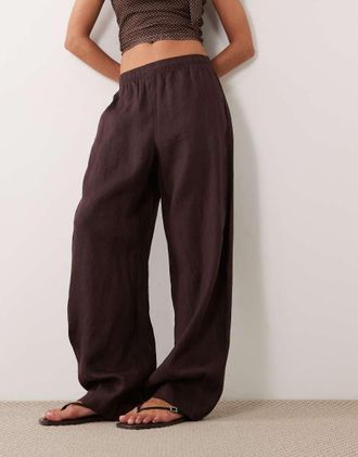 Arket Barrel-Leg-Hose aus Leinen in Schokobraun