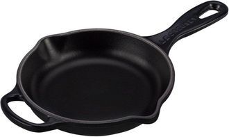 LE CREUSET Signature Gusseisen Brat- und Servierpfanne, Rund, Ø 16 cm, Für alle Herdarten inkl. Induktion geeignet, 1,15 kg, Schwarz matt, 20182160000422