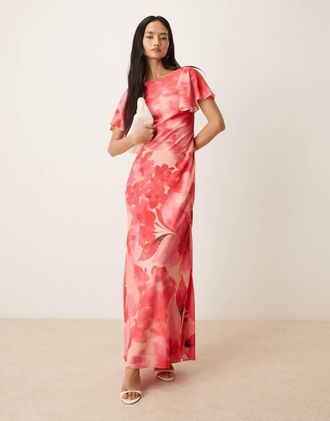 Pretty Lavish Jules - Robe longue &agrave; imprim&eacute; fleuri avec manches &eacute;vas&eacute;es et dos ouvert &agrave; liens nou&eacute;s - Rouge/rose