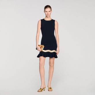 Sandro Kurzes Strickkleid mit Metallkette