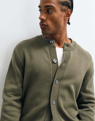 Selected Strick-Cardigan mit Rundhalsausschnitt in Olivgr&uuml;n