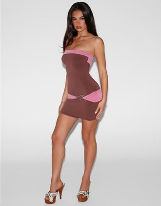 Tiger Mist Eos tr&auml;gerloses Minikleid mit R&uuml;ckenausschnitt und goldfarbenen Metall-Details in Schokobraun und Pink-Multi