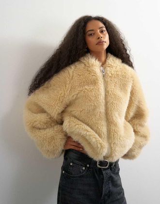 Topshop veste &agrave; capuche zipp&eacute;e en fausse fourrure cr&egrave;me-Blanc