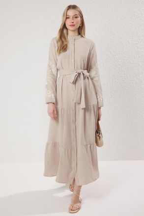 Trendyol Modest besticktes Maxikleid, lang, Casual Skater-Schnitt - Wollwei&szlig;