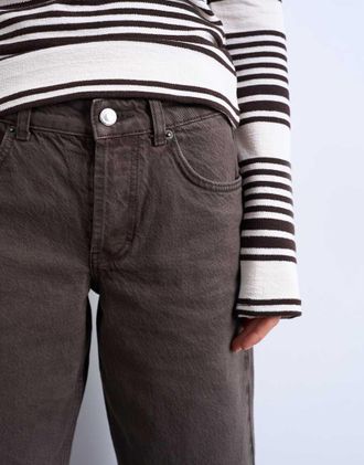 Topshop Ember - Straight-Jeans in Schokobraun mit niedrigem Bund-Brown