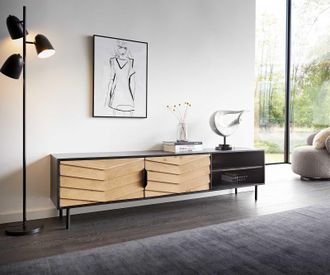 DELIFE Lowboard Muvi 200 cm Eiche Natur Mango Schwarz Metall Schwarz 2 T&uuml;ren 2 F&auml;cher, Fernsehtische