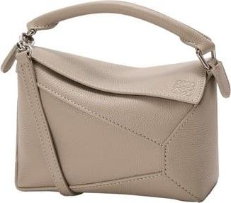 Loewe Mini sac Puzzle Edge en cuir de veau grain&eacute; souple