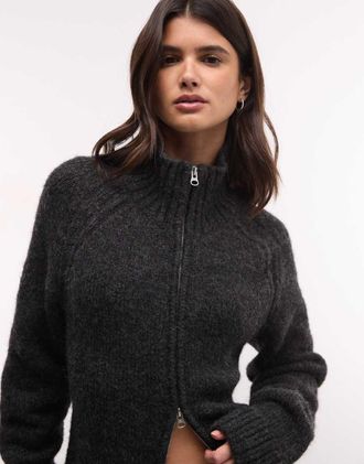 Weekday gilet zipp&eacute; en maille duveteuse m&eacute;lange de laine en noir d&eacute;lav&eacute;