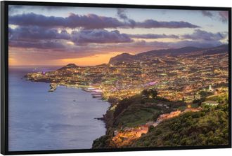 artboxONE Poster mit schwarzem Rahmen 75x50 cm St&auml;dte Madeira - Funchal am Abend - Bild Madeira