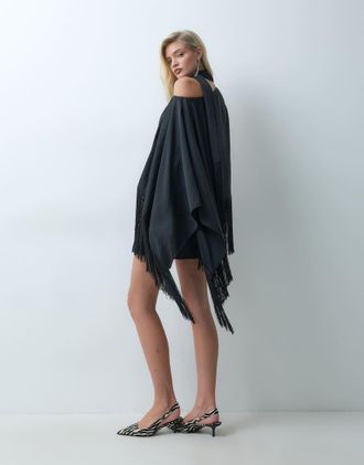 Asos schulterfreies Satin-Minikleid mit Fransen und Schal in Schwarz