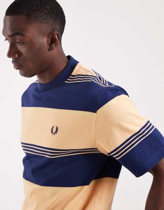 Fred Perry Schweres T-Shirt in Pfirsich und Marineblau gestreift-Mehrfarbig