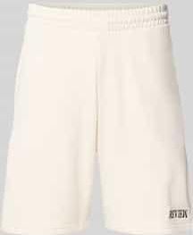 Review Regular Fit Shorts mit Label-Stitching