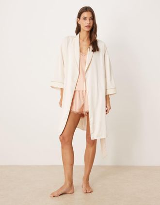 Chelsea Peers Bridal - Bademantel aus Satin in Wei&szlig; mit Spitzenborte