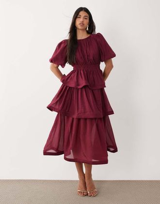 Vero Moda Premium - Volumin&ouml;ses, gestuftes Maxikleid in Burgunderrot