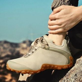 Generic YUJIEBB Bottes de randonn&eacute;e dhiver en cuir pour homme et femme - Antid&eacute;rapantes - Pour le sport, lescalade, la marche en montagne, 82287 Noir, 35 1/3 