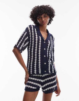 Topshop Gestreifte Hemdbluse aus strukturiertem Strick in Blau und Elfenbeinwei&szlig;, Kombiteil