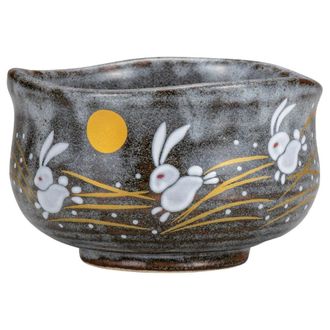 Generic Kutani Ware Japanische Gr&uuml;ntee-Matcha-Schale mit niedlichen springenden Kaninchen, Kawaii, Usagi Haneusagi, hergestellt in Japan