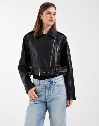 Asos Knapp geschnittene Bikerjacke in schwarzer Lederoptik