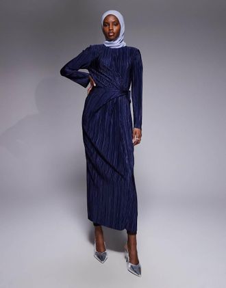 Asos Lang&auml;rmliges, plissiertes Wickel-Maxikleid in Marineblau mit Bindedetail in der Taille