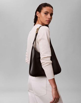 Calvin Klein Jeans - Sac port&eacute; &eacute;paule &agrave; bandouli&egrave;re r&eacute;glable et d&eacute;tails m&eacute;talliques - Noir